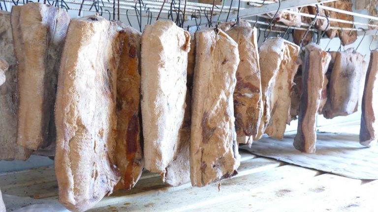 Slanina od mangulice prošarana – Proizvodi od mangulice